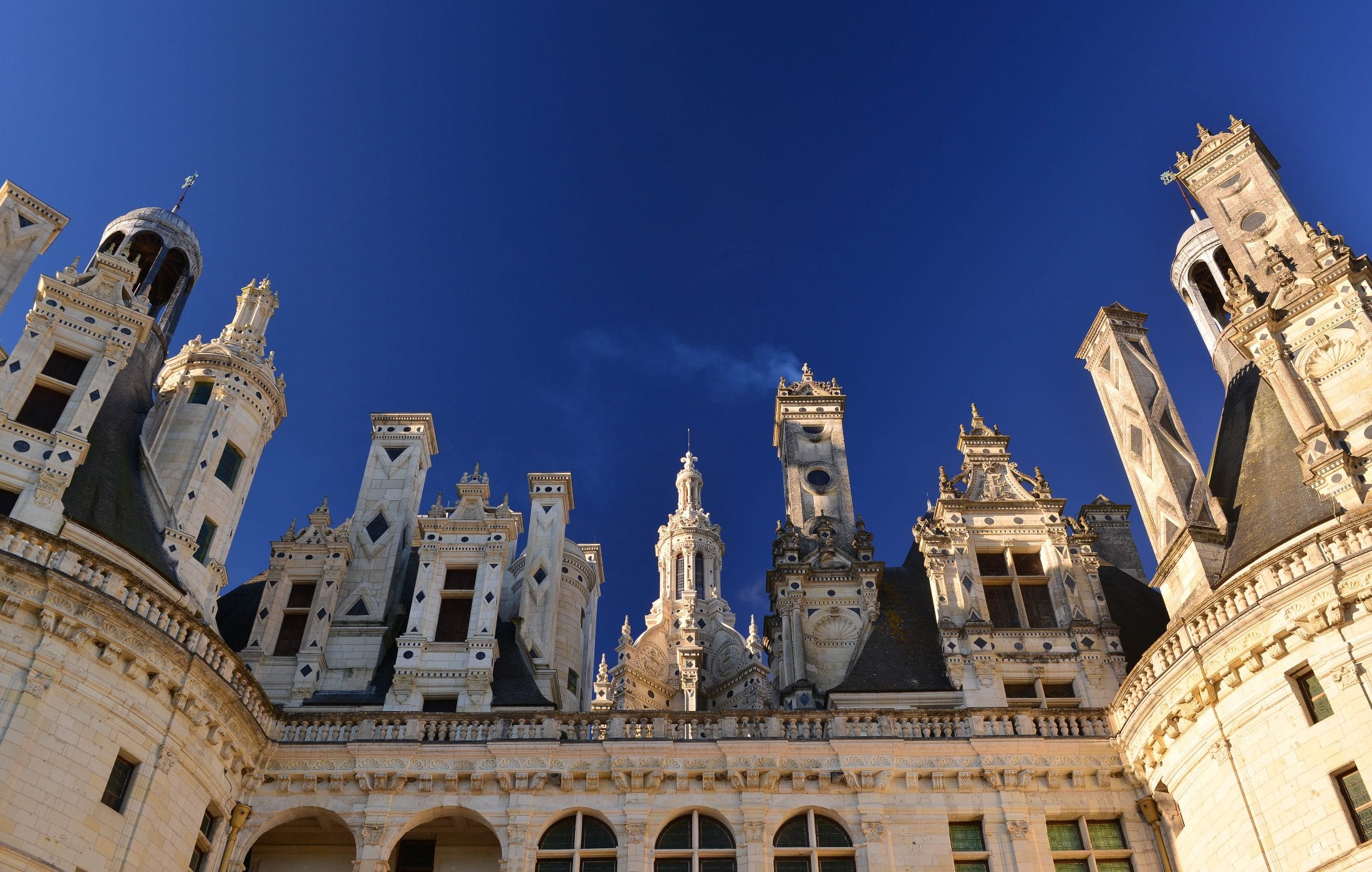 FREE-TO-USE VISUALS - Chambord Castle